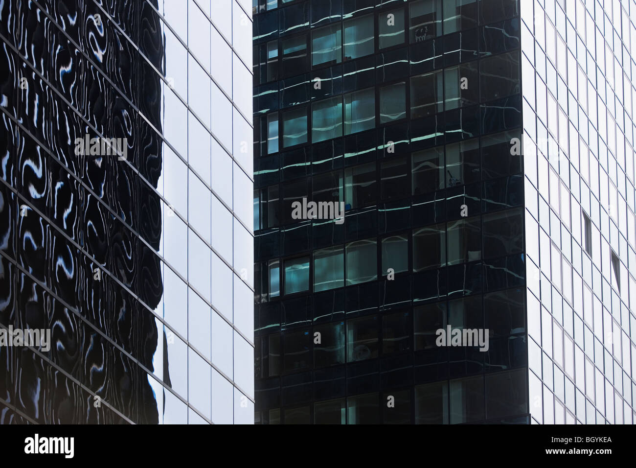 Single skyscraper hi-res stock photography and images - Alamy