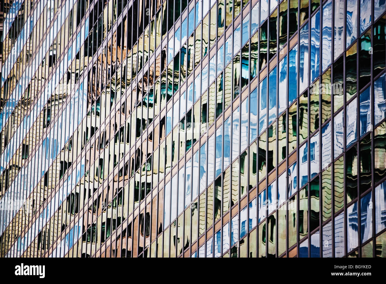 Single skyscraper hi-res stock photography and images - Alamy
