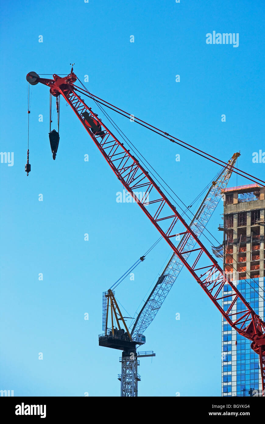 Cranes with skyscraper hi-res stock photography and images - Alamy