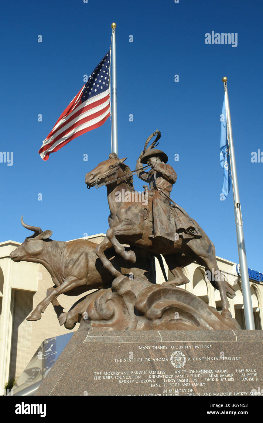 Cowboy statue oklahoma hi-res stock photography and images - Alamy