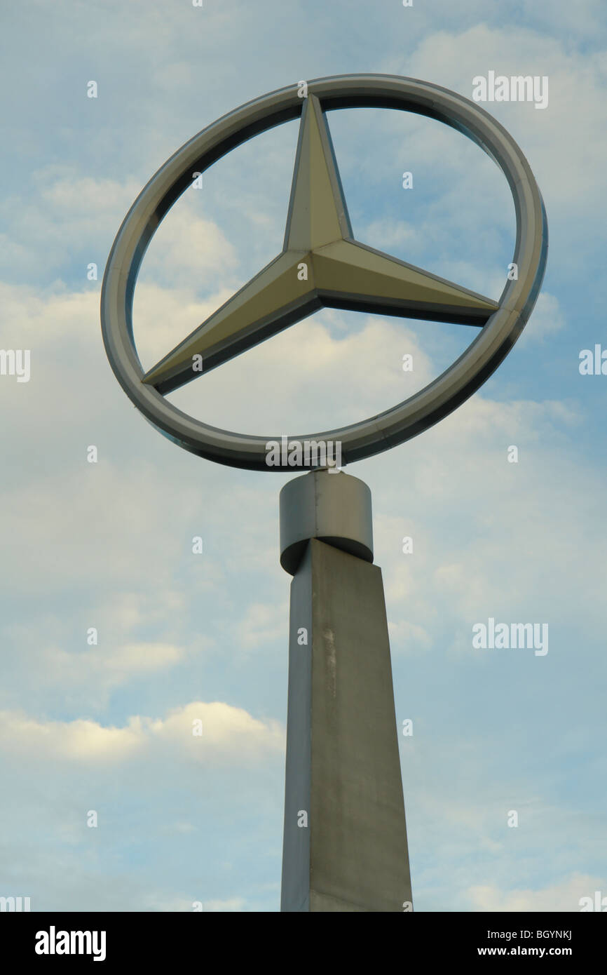 Mercedes benz international visitor center and factory tour hi-res ...