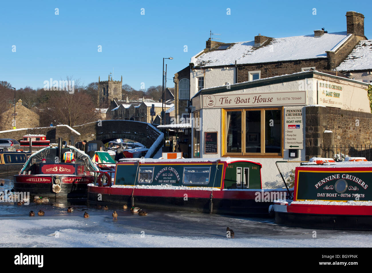 Leeds and Liverpool Canal, Skipton Basin, Skipton, North Yorkshire ...