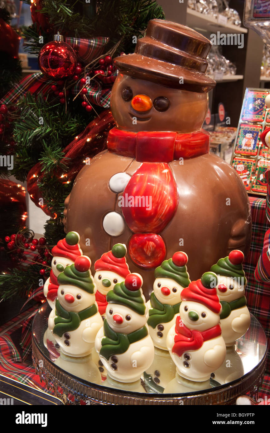 Candy shop window display hi-res stock photography and images - Alamy