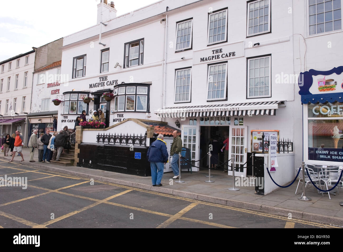 The Magpie Cafe, Whitby Stock Photo - Alamy