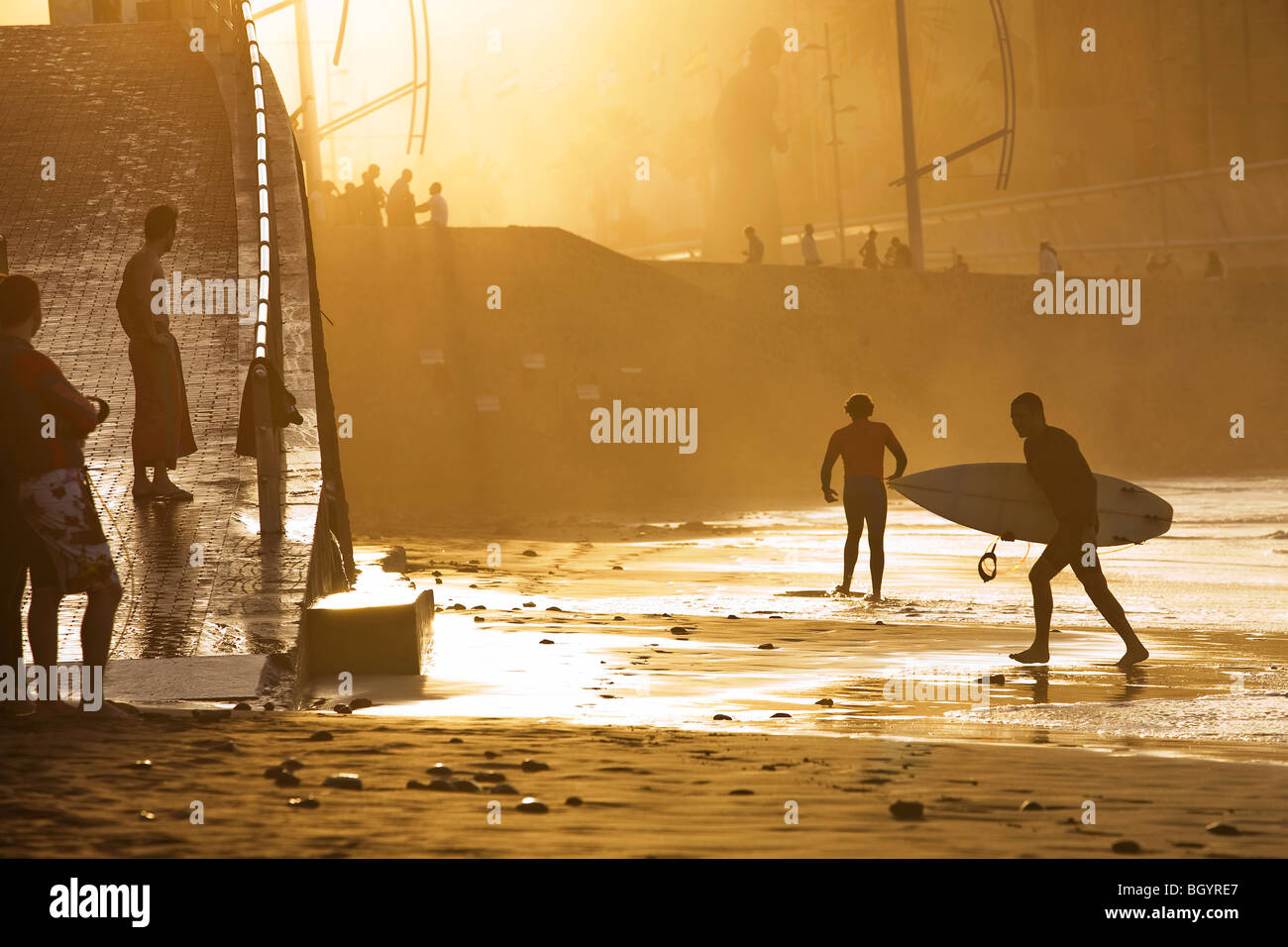 Surfers on beach silhouette hi-res stock photography and images - Alamy