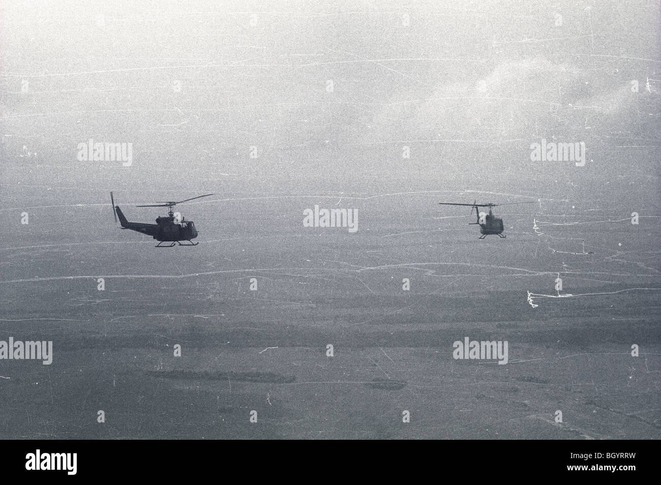 Vietnam war helicopters soldiers hi-res stock photography and images ...