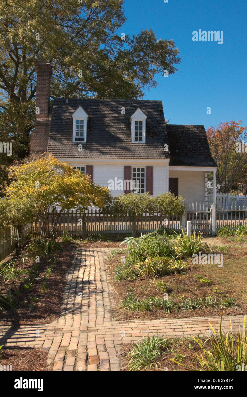 Small Colonial Style Homes