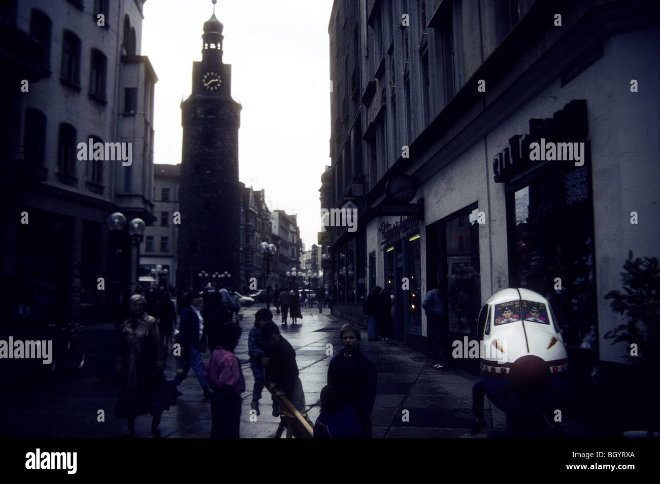 1990s street scene hi-res stock photography and images - Alamy