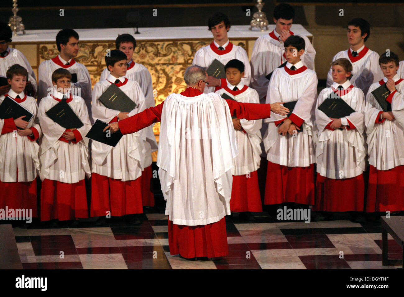 Kings college choir cambridge singing hi-res stock photography and ...