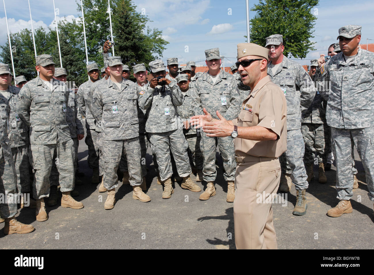 Admiral James Stavridis talsk to American Nato soldiers during exercise ...