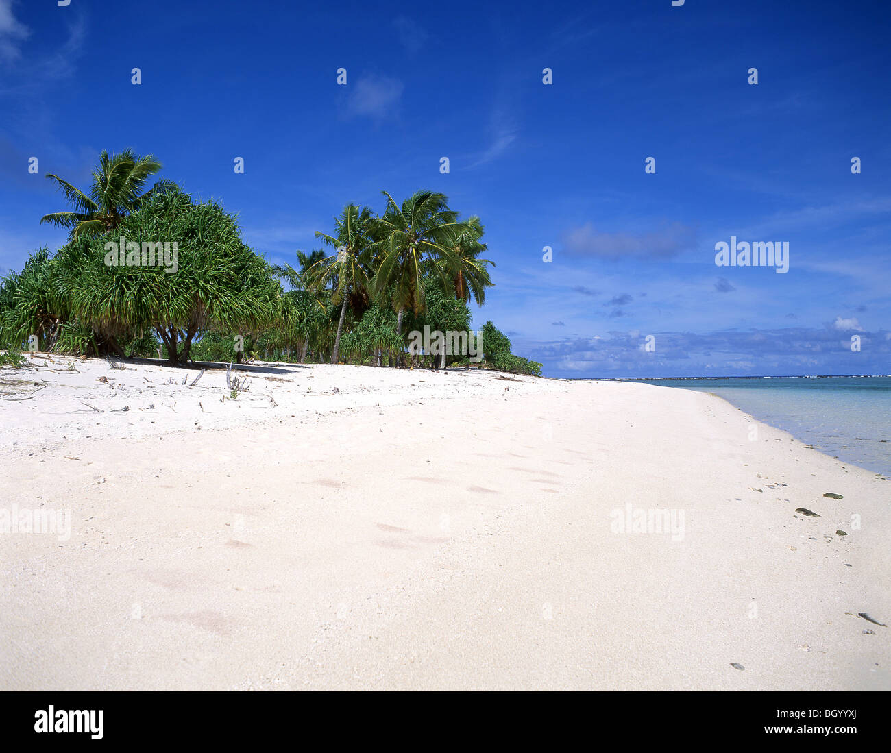 Tropical ocean beach sand hi-res stock photography and images - Alamy