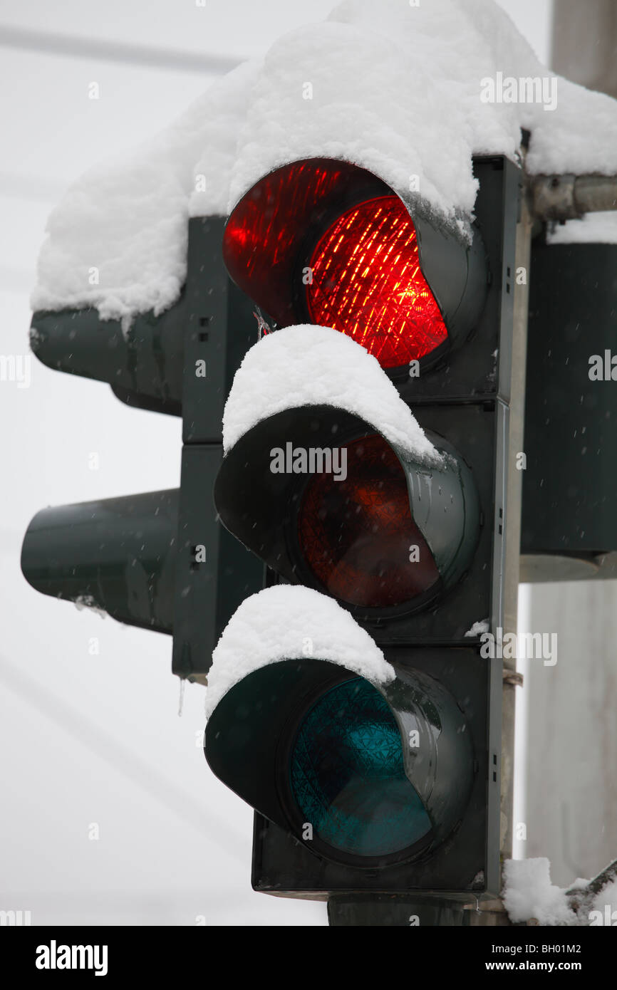 snow-covered traffic lights Stock Photo - Alamy