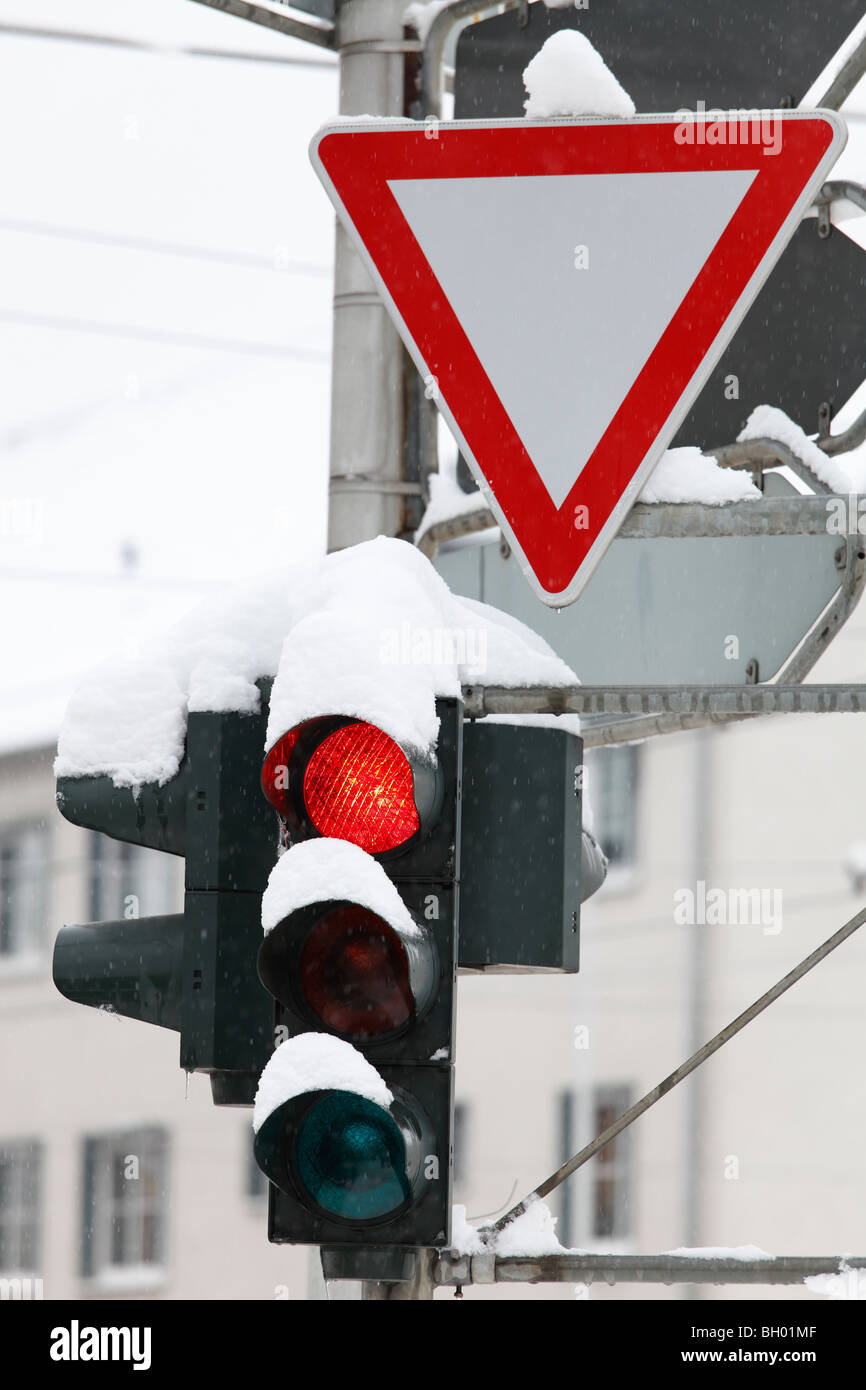 Snow covered traffic lights yield sign hi-res stock photography and ...