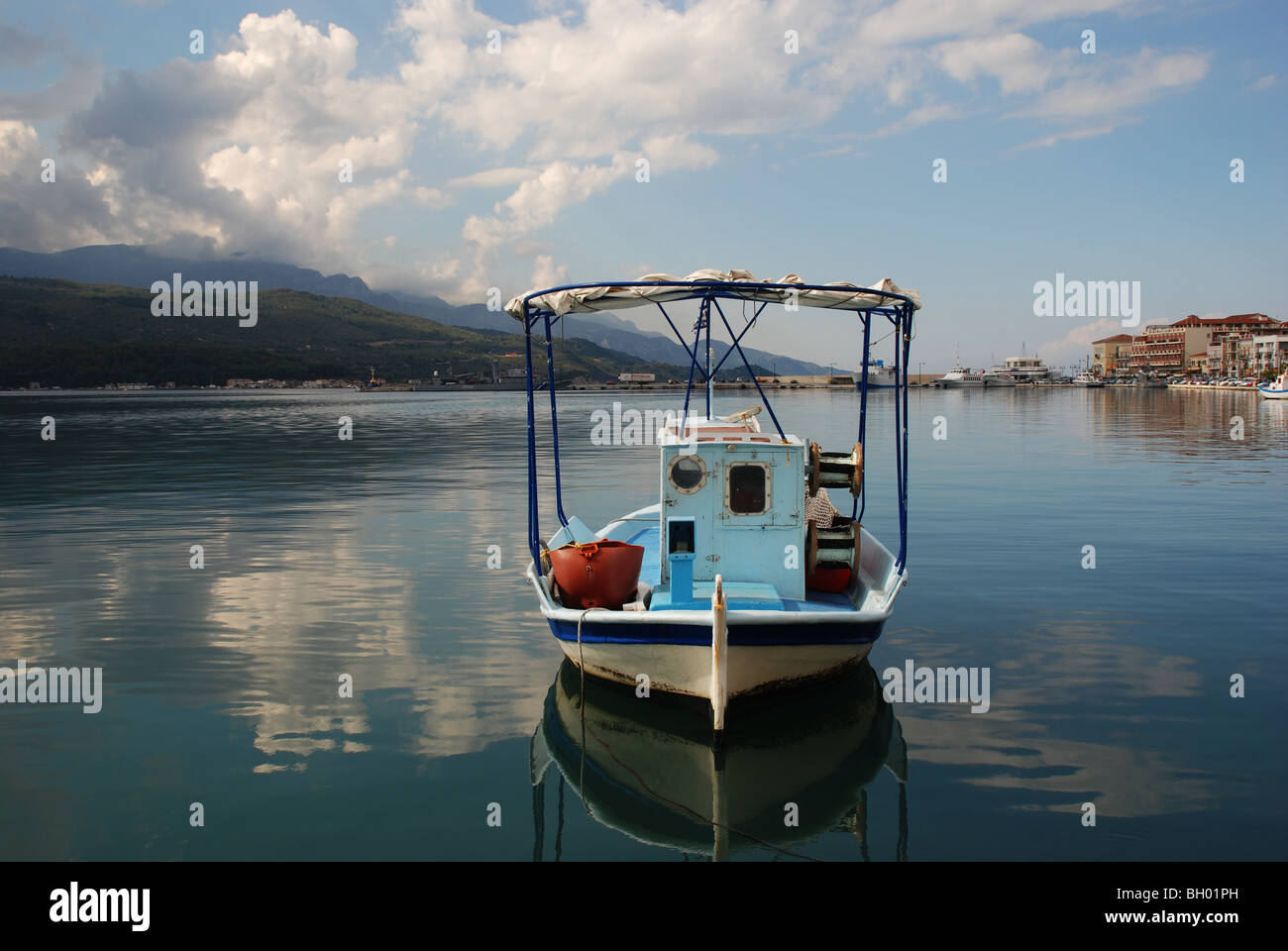 Boat still waters hi-res stock photography and images - Alamy
