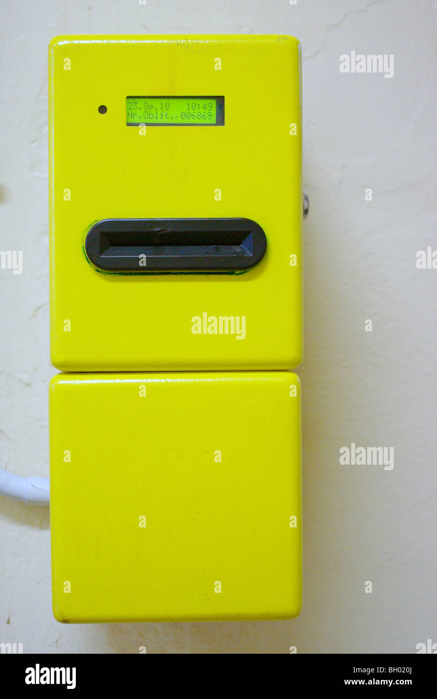 Yellow train ticket validator machine ,FS Italy Stock Photo - Alamy