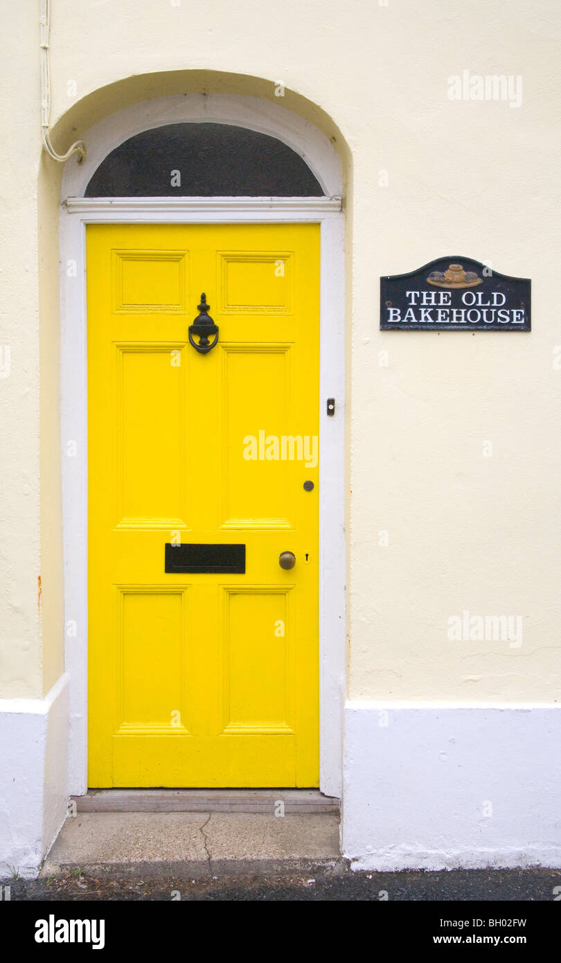 Yellow coloured door hi-res stock photography and images - Alamy