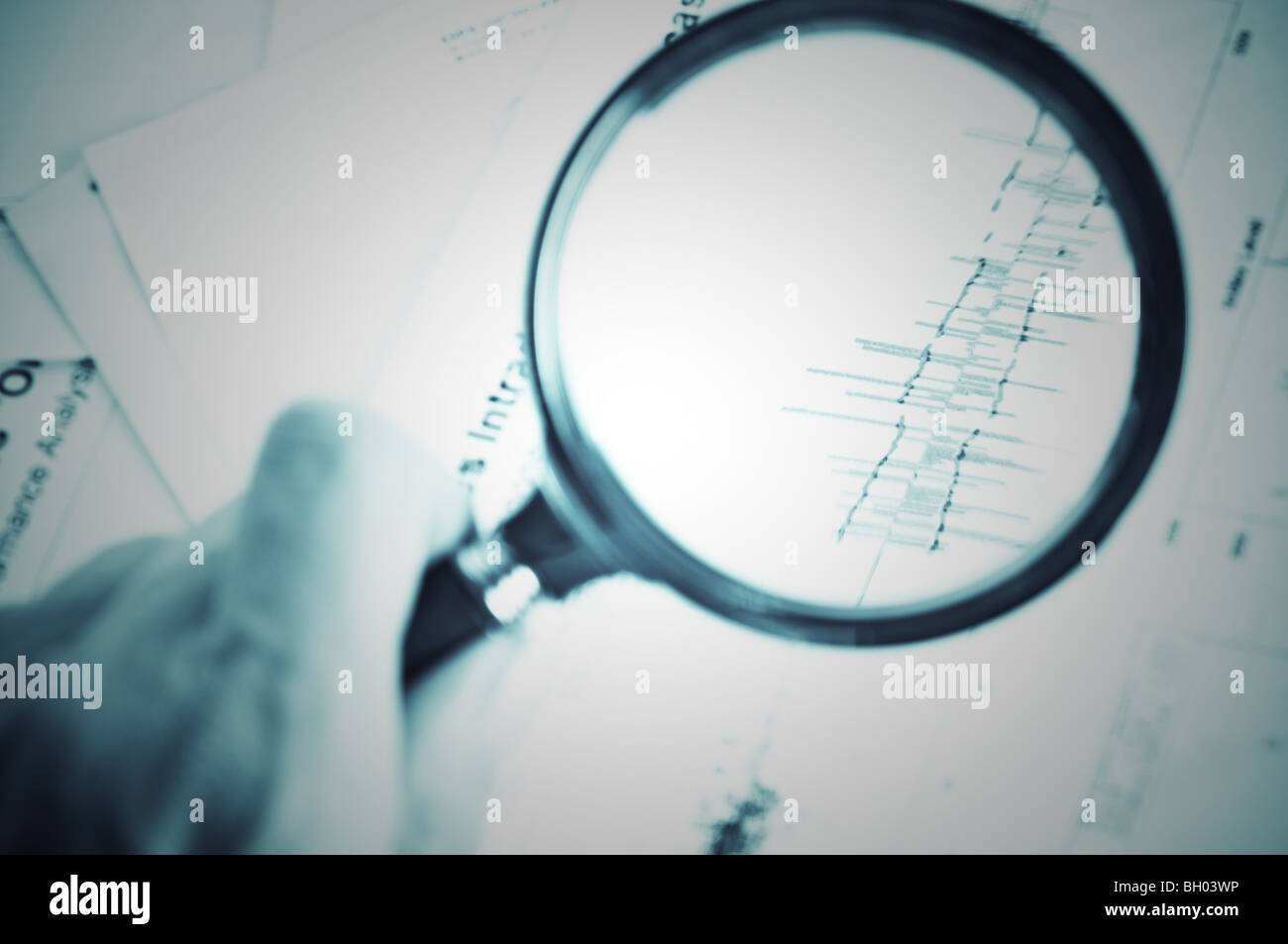 Magnifying glass and diagram Stock Photo - Alamy