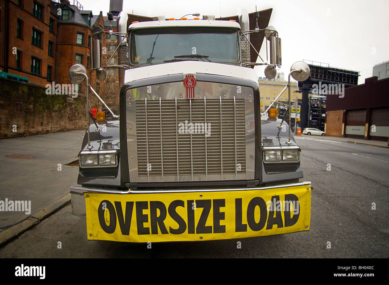 Truck carrying heavy load hi-res stock photography and images - Alamy