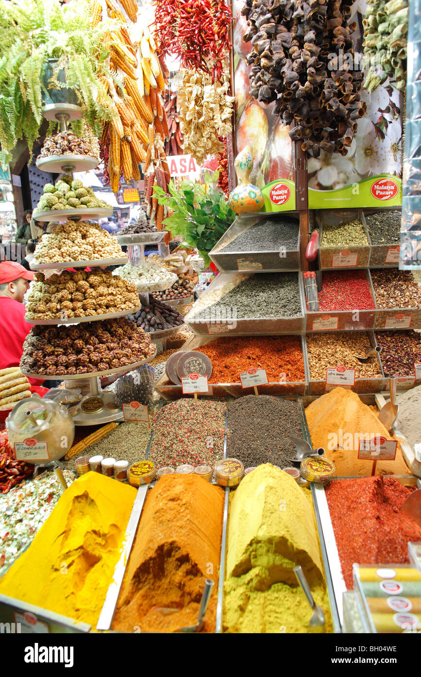 Istanbul spice market hi-res stock photography and images - Alamy