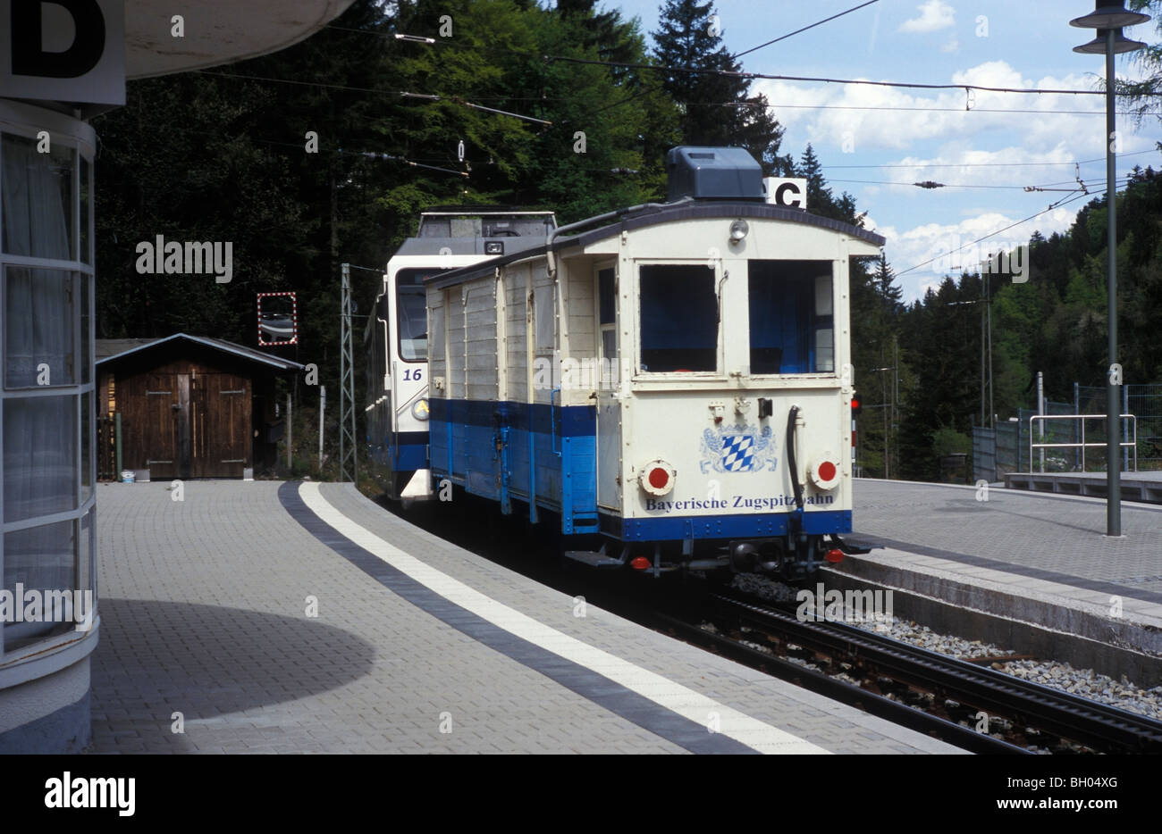 Zugspitzbahn train garmisch partenkirchen bavaria hi-res stock ...