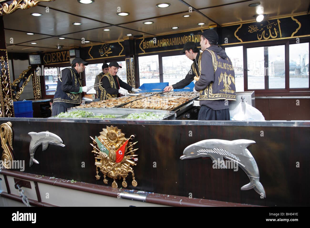 Outdoor fish restaurant, Istanbul, Turkey Stock Photo - Alamy