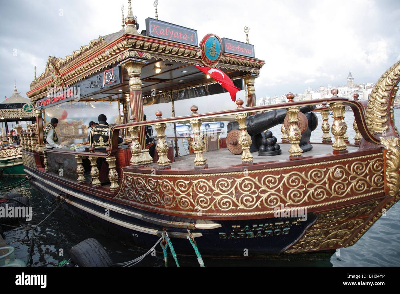 Fish vendors istanbul hi-res stock photography and images - Alamy