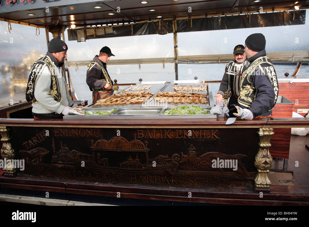 Outdoor fish restaurant, Istanbul, Turkey Stock Photo - Alamy
