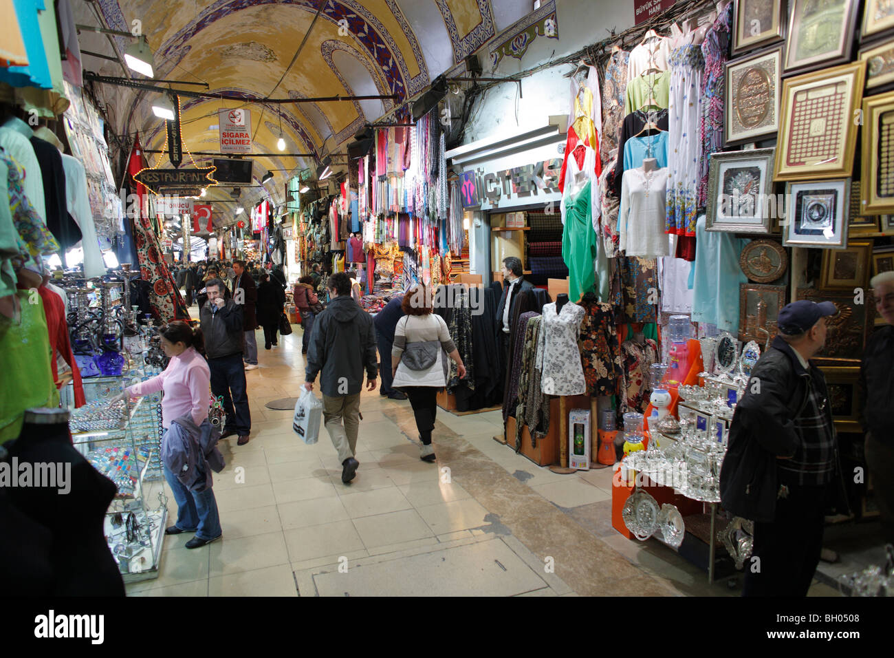 Istanbul grand bazaar shoes hi-res stock photography and images - Alamy
