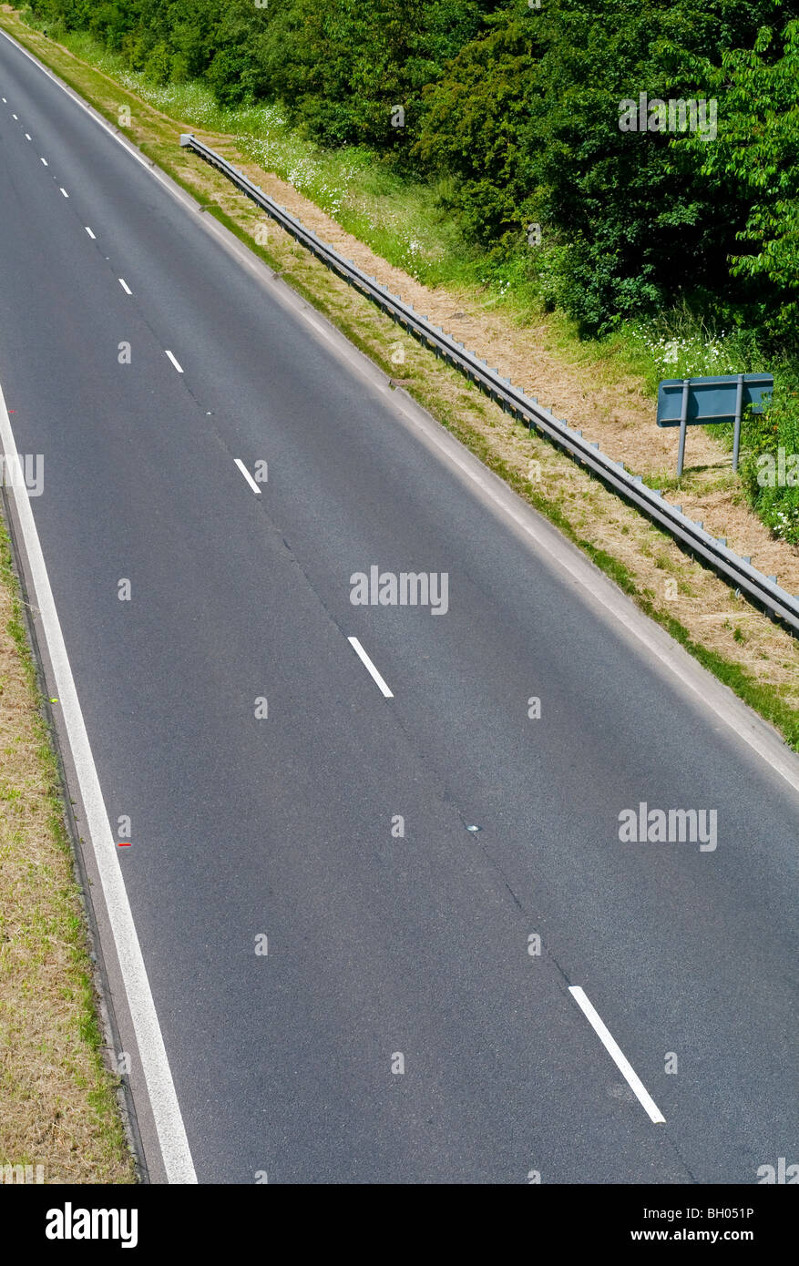 Two lane highway hi-res stock photography and images - Alamy