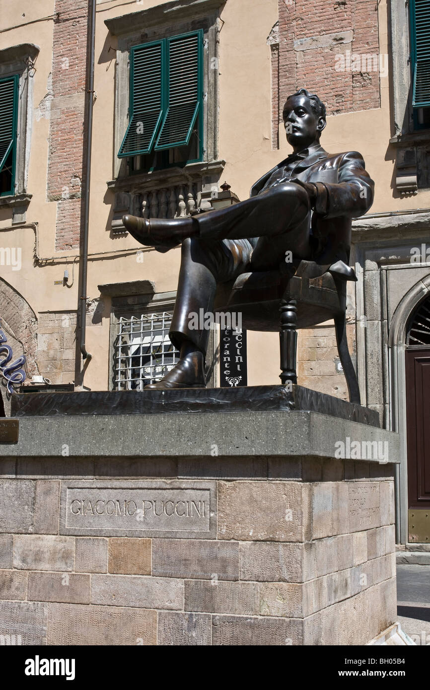 Giacomo Puccini statue, Lucca Tuscany Italy Stock Photo - Alamy