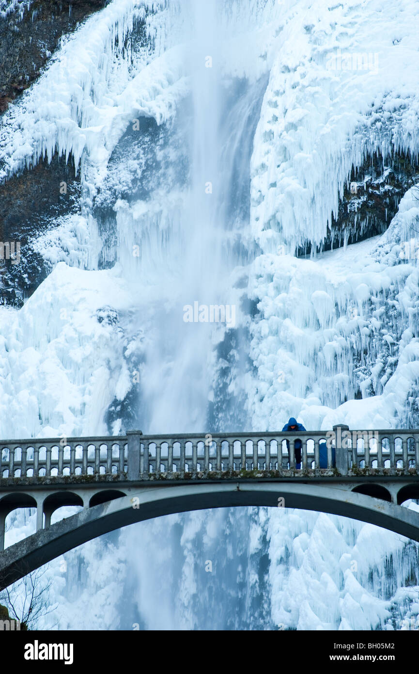 Multnomah falls frozen hi-res stock photography and images - Alamy