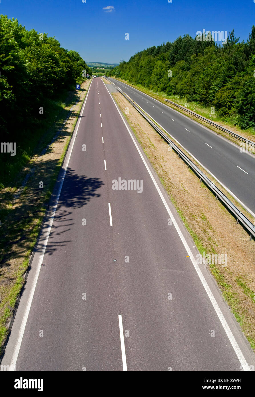 Two lane dual carriageway hi-res stock photography and images - Alamy