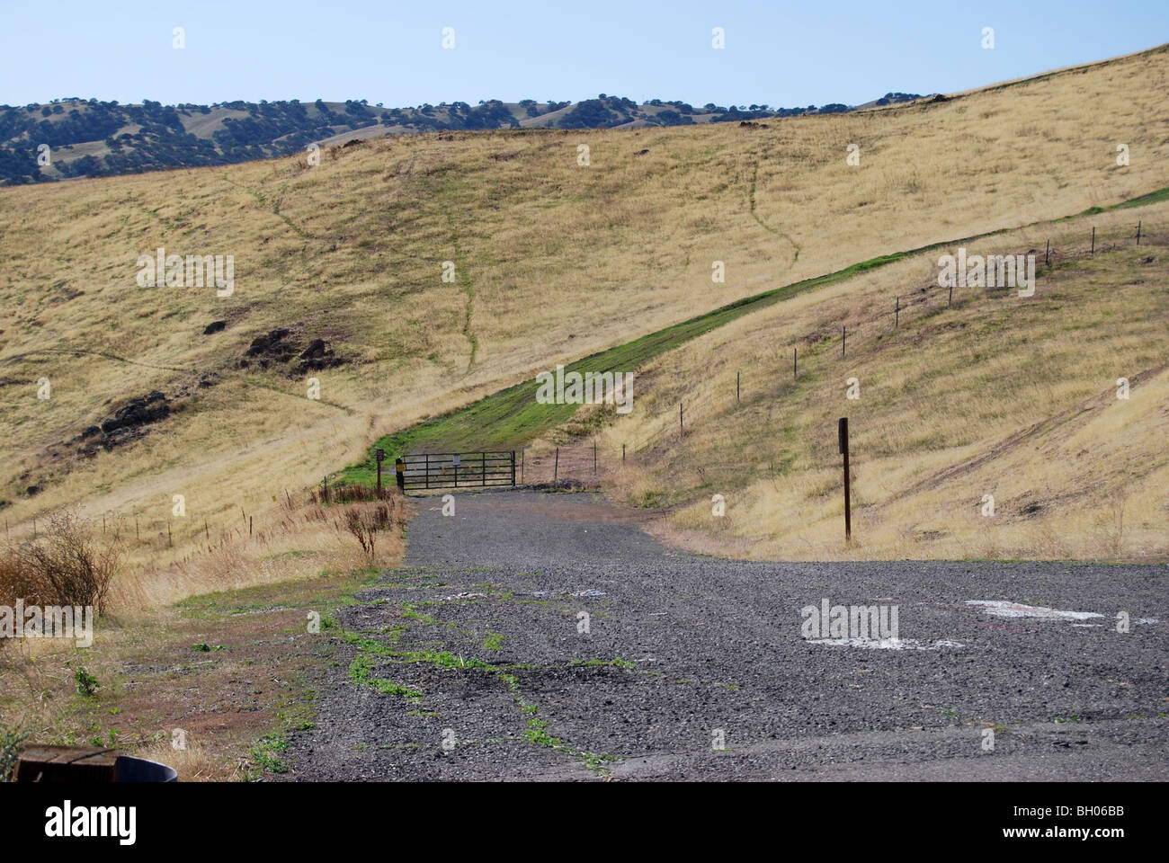 Winding path gate hi-res stock photography and images - Alamy