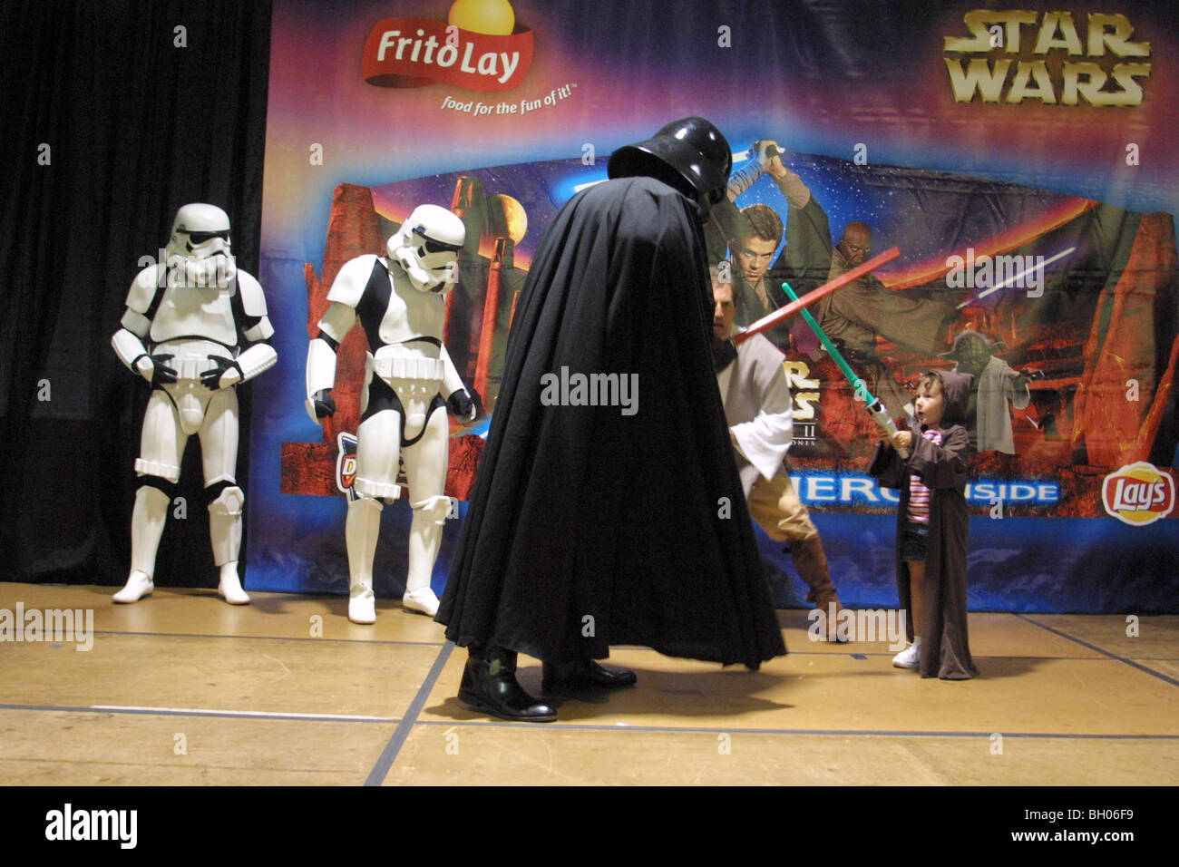 Darth Vader plays sabers with a child during Star Wars Celebration II ...
