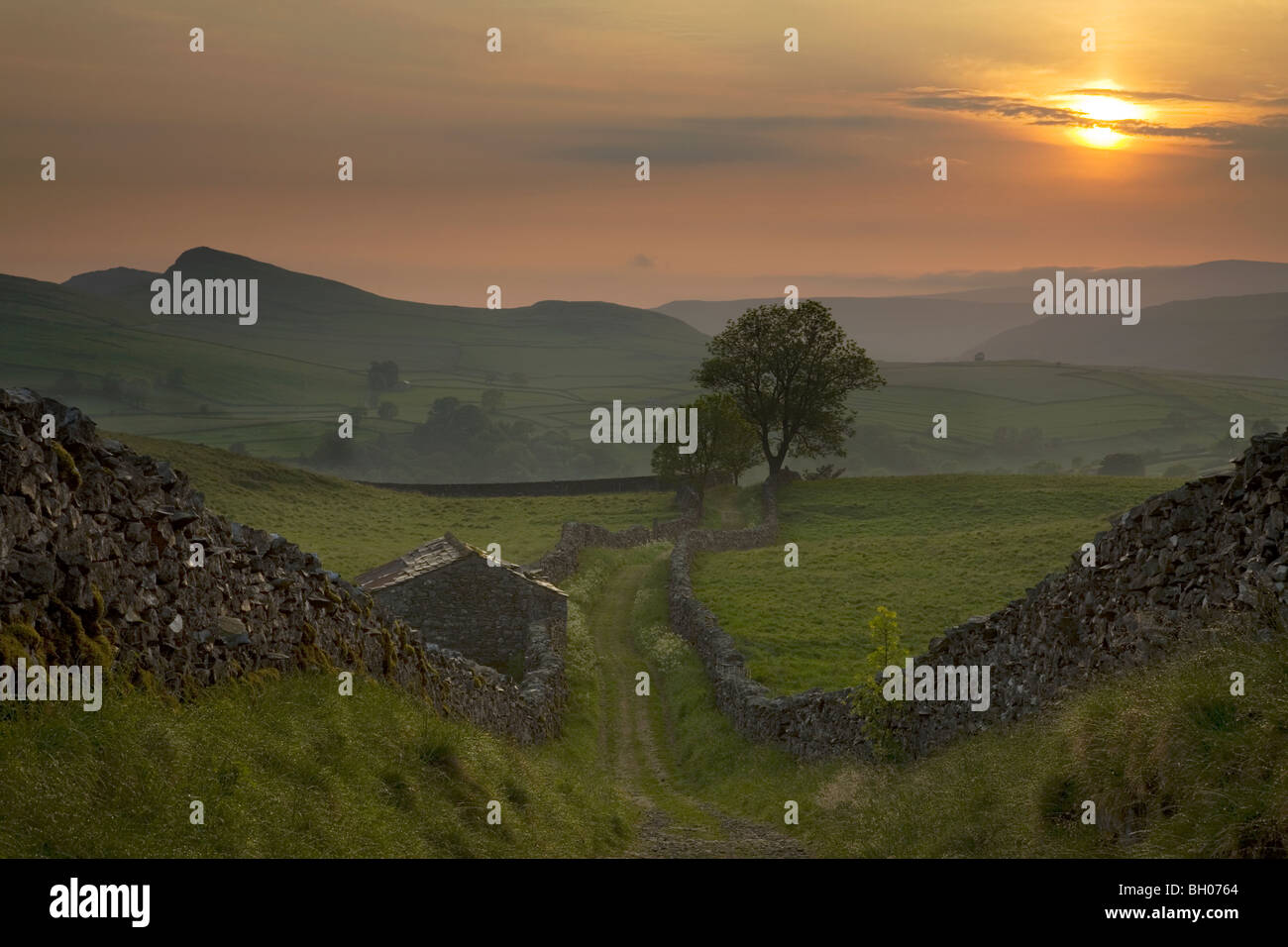 Goat Scar Lane, Stainforth, Ribblesdale, Yorkshire Dales, England, UK ...