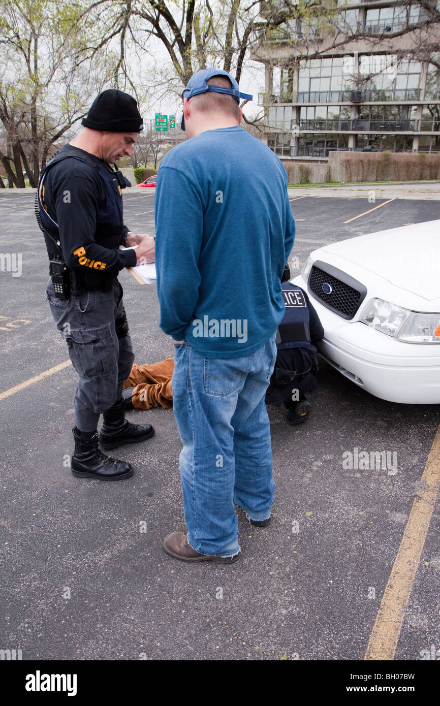 Police officers from the Tactical squad of the Street Narcotics Unit ...