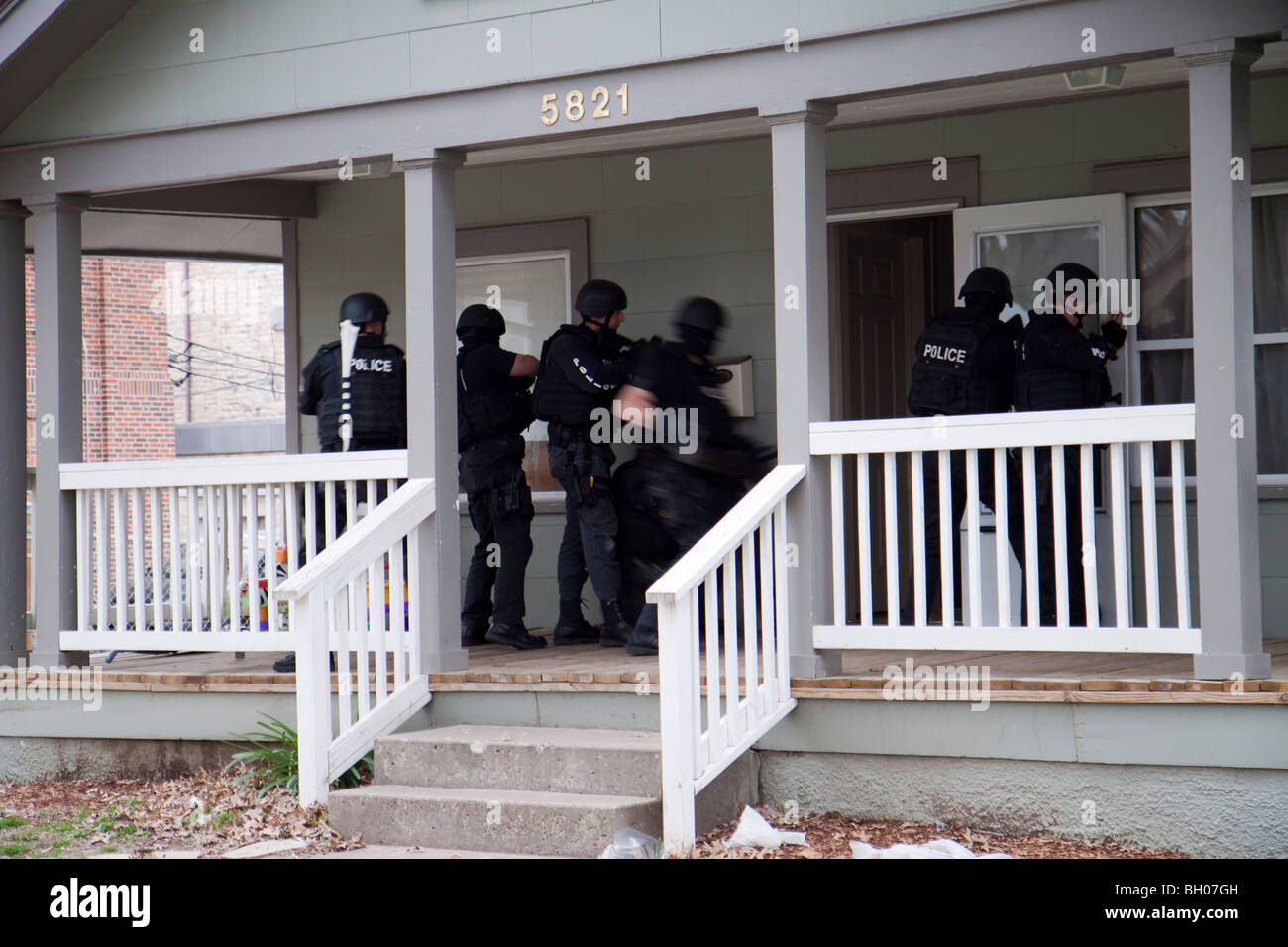 1920 Squad, tactical, of the Street Narcotics Unit serves a high-risk ...