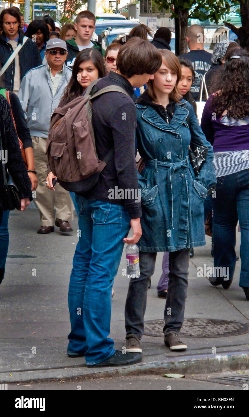 Crowd of college students hi-res stock photography and images - Alamy