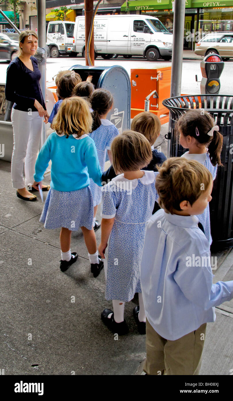 Children line up school hi-res stock photography and images - Alamy