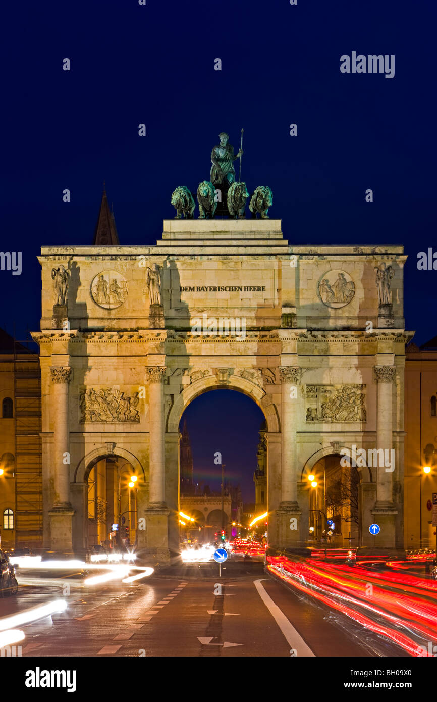 Gate of victory hi-res stock photography and images - Alamy