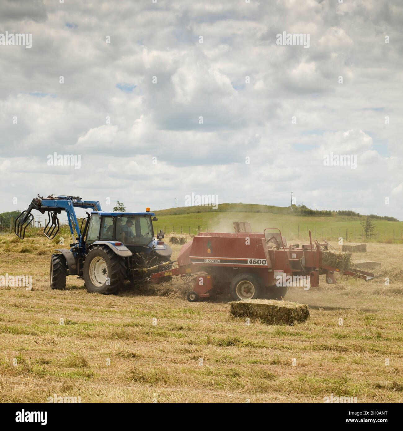 Hay stacker hi-res stock photography and images - Alamy