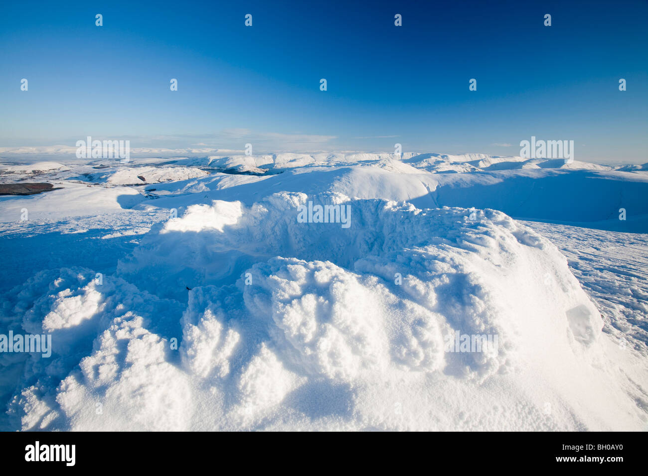 The summit shelter on Great Dodd in the Helvellyn range in the Lake ...