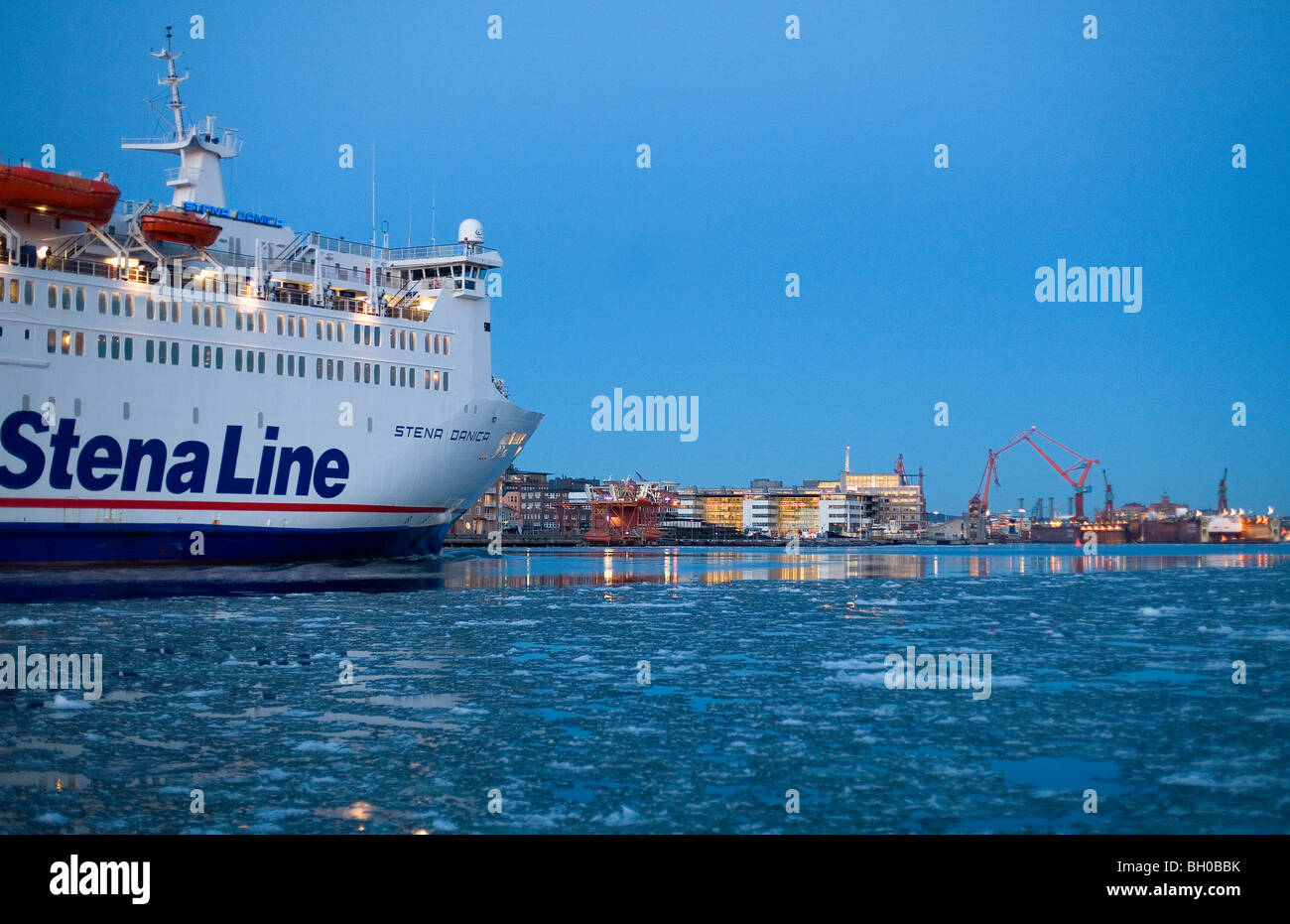 Stena Danica arrives at Gothenburg a cold winter afternoon Stock Photo ...