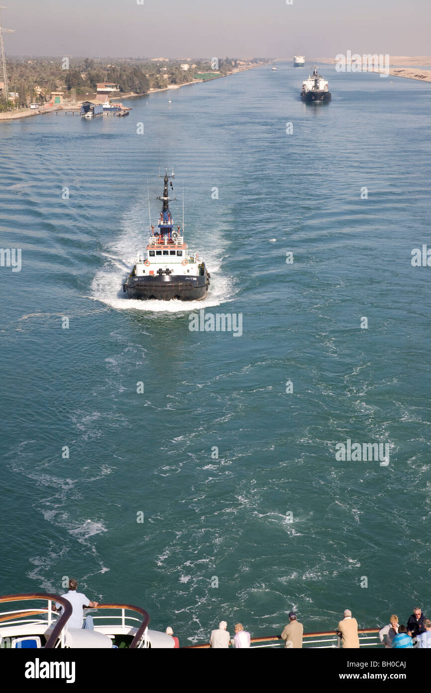 Suez canal hi-res stock photography and images - Alamy