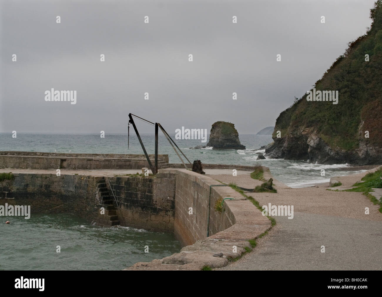 Harbour wall steps hi-res stock photography and images - Alamy