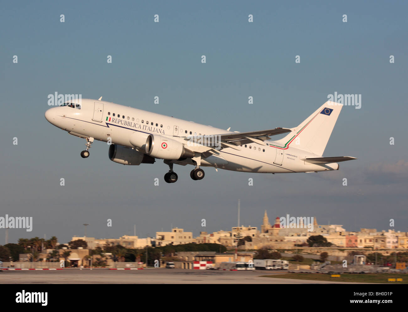 Airbus a319cj hi-res stock photography and images - Alamy