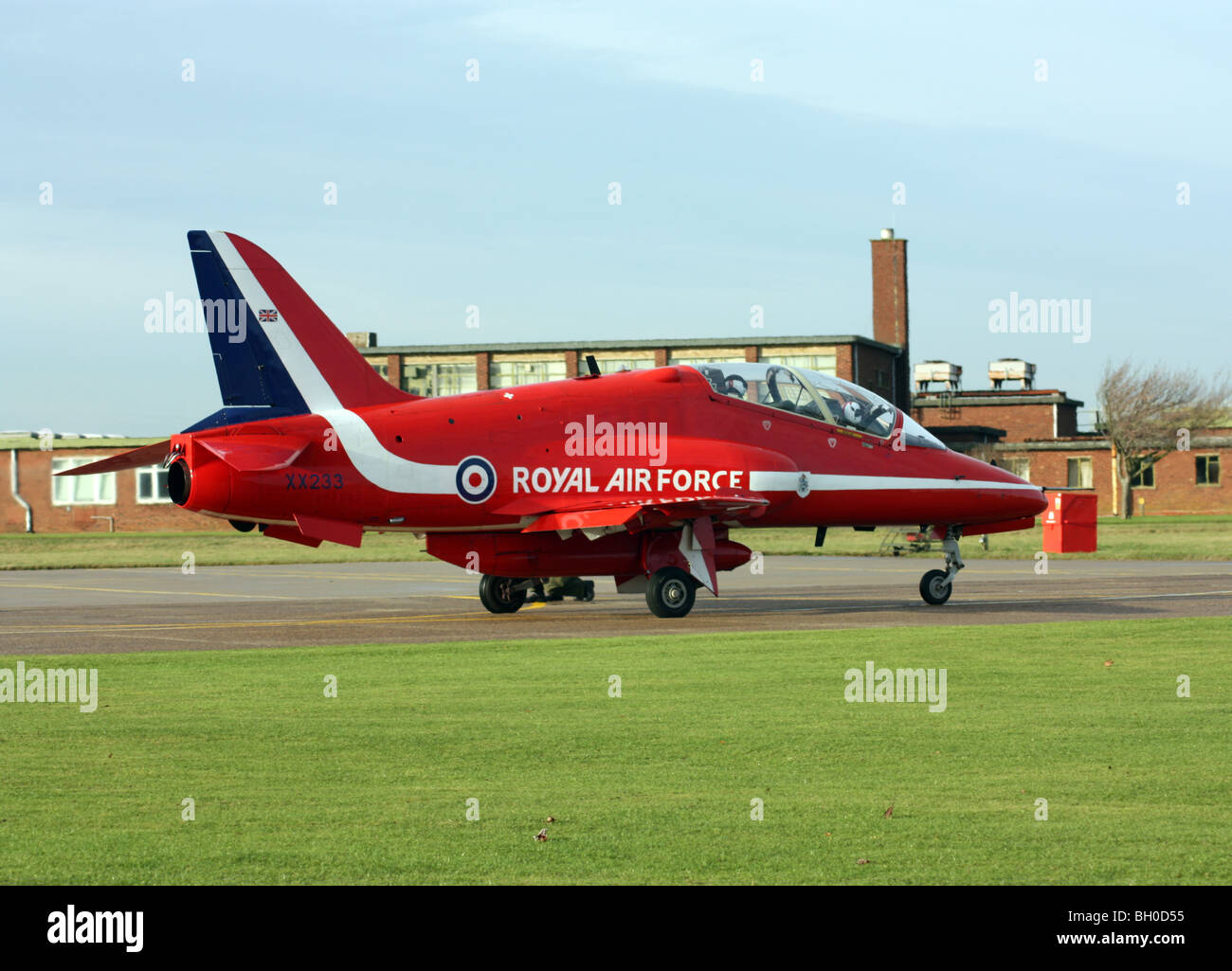 Red arrow formation hi-res stock photography and images - Alamy