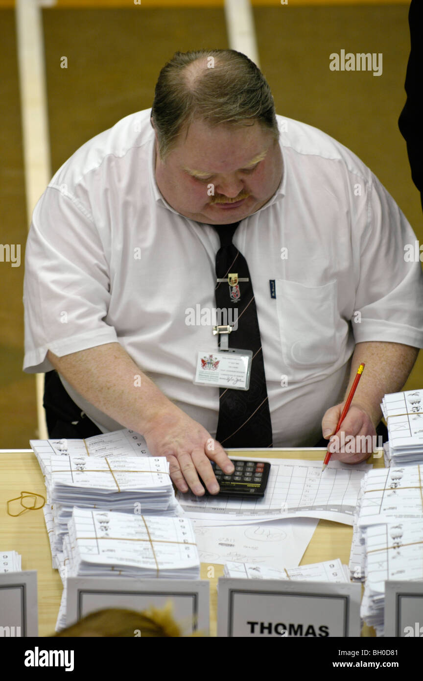 2005 General Election counting ballot papers in the Blaenau Gwent ...