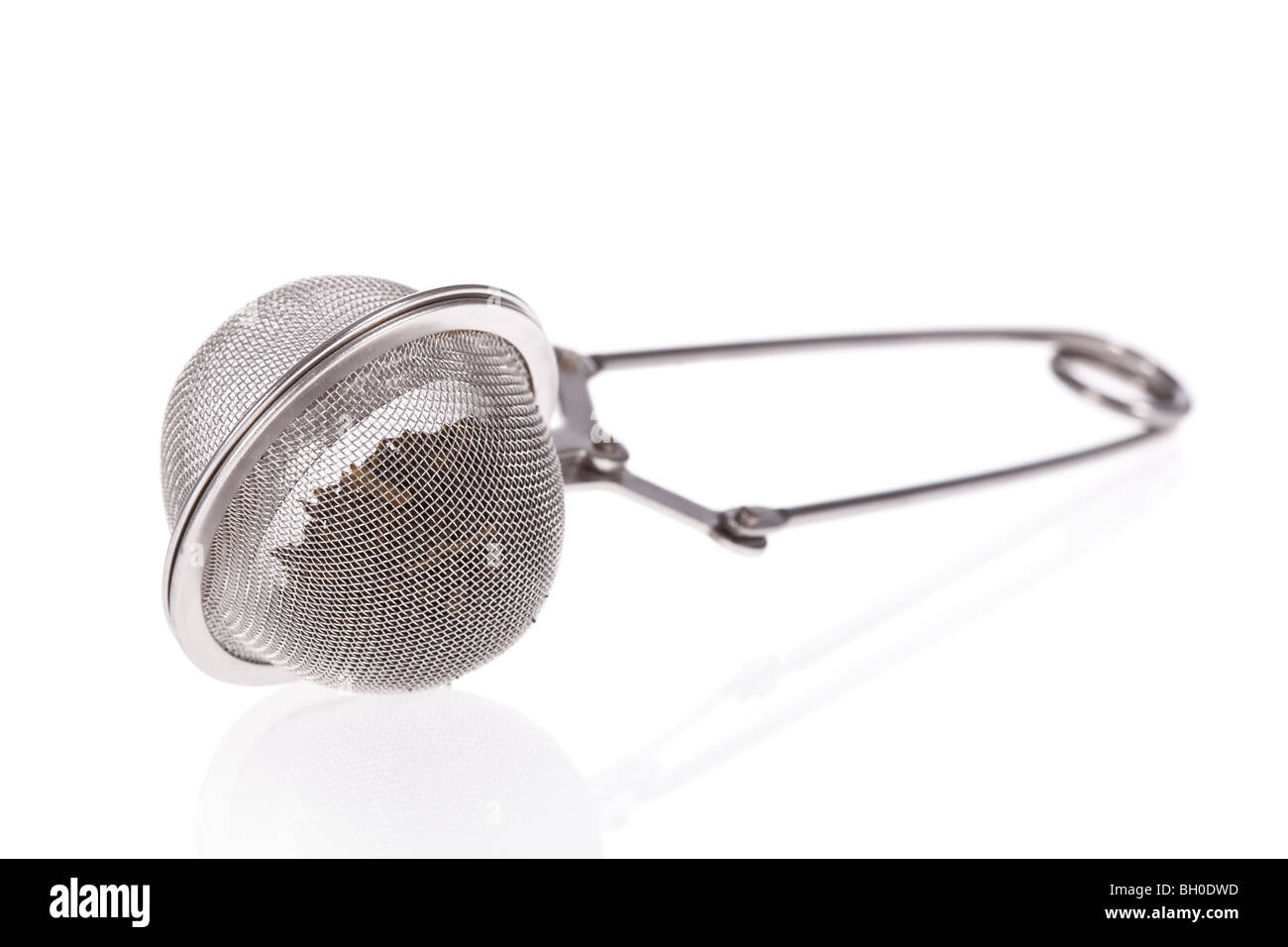 Tea infuser with Green Tea leaves isolated on a white background Stock ...