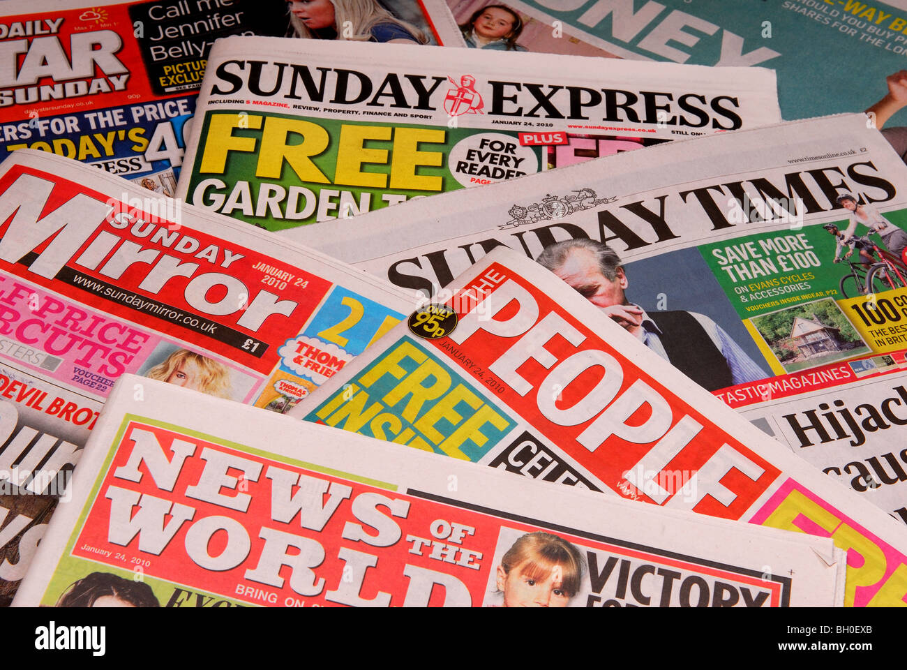 Sunday papers hi-res stock photography and images - Alamy